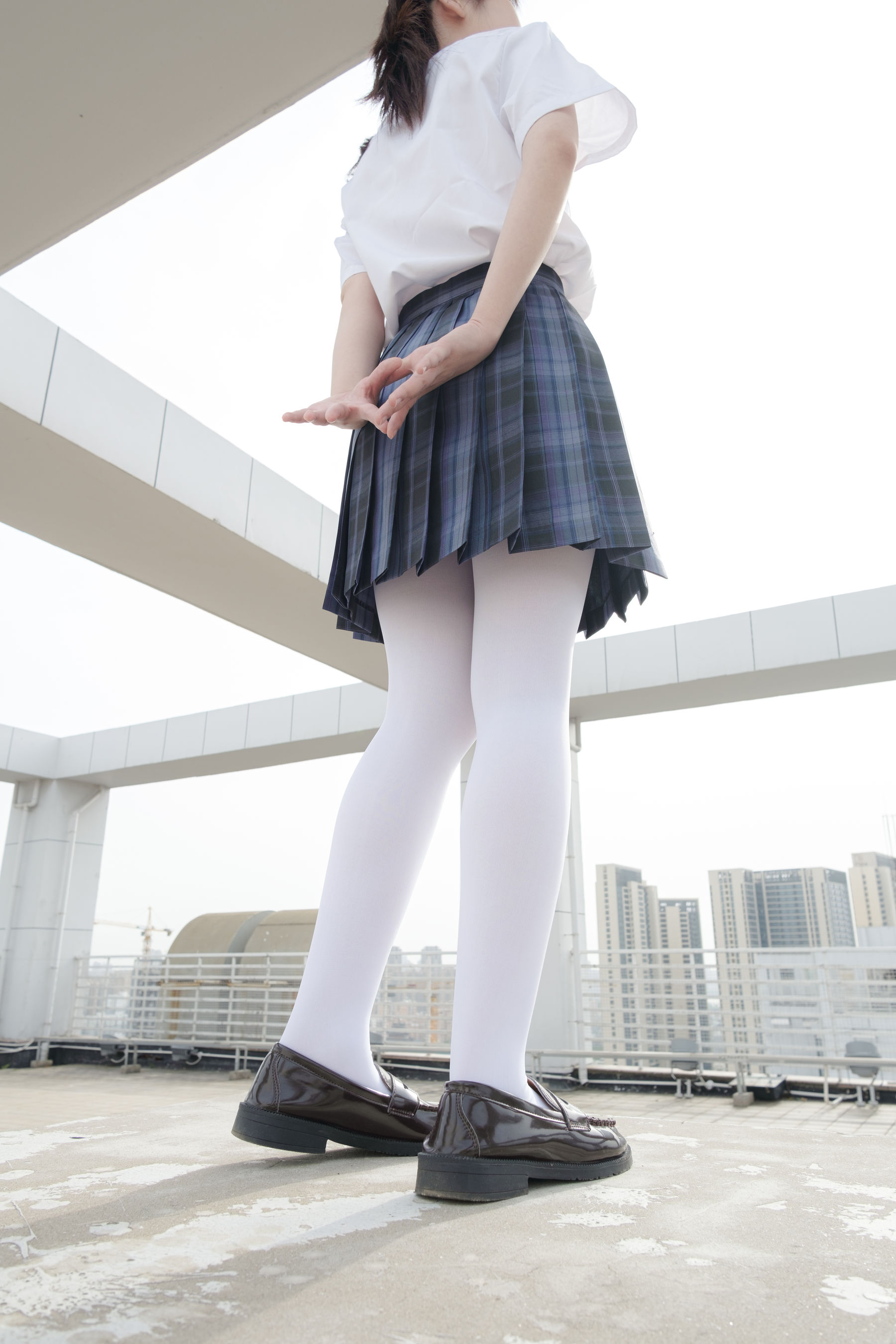 森萝财团写真 月下002 小夜 真空白丝 80D 户外（101P）-爱变色